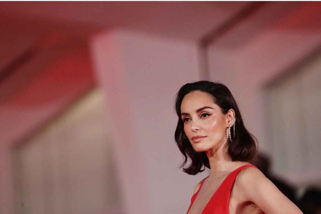 Elena Cucci Altezza - Media Famosi